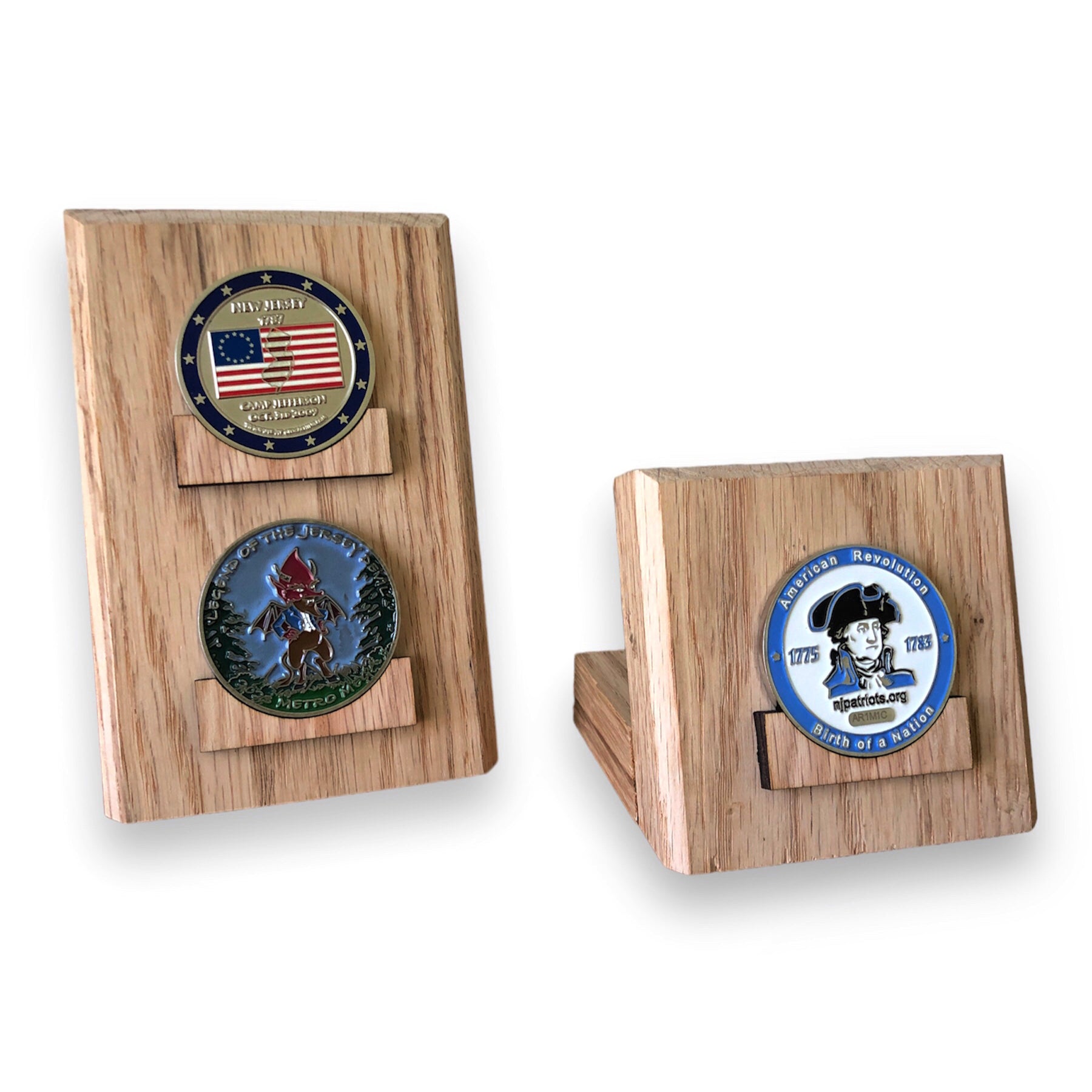 Geocoin Tabletop Oak Display – Cache Craft
